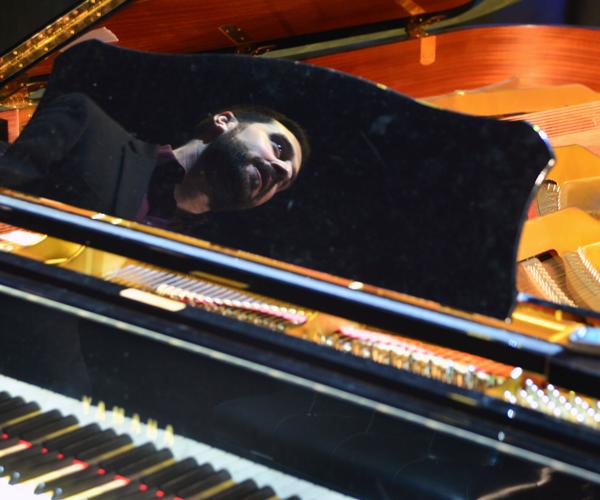 Photo Gallery: Pianist Julio Barreto | Slideshows | annistonstar.com