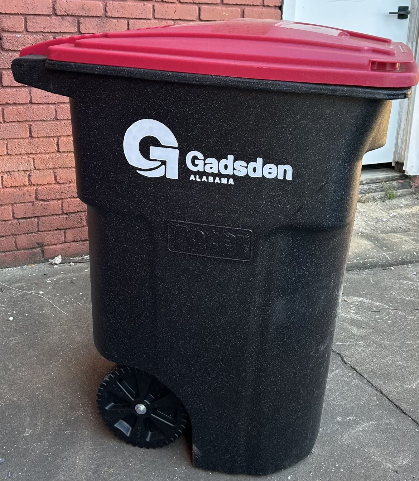 Gadsden begins rollout of new garbage cans | Local News | annistonstar.com