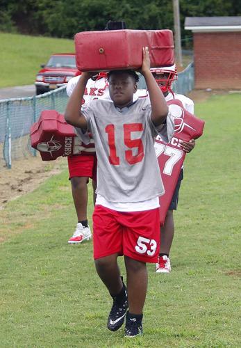 Saks Football Practice | Slideshows | annistonstar.com