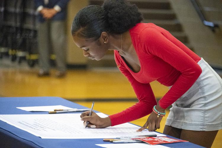 JHS seniors take pledge of excellence | Education | annistonstar.com