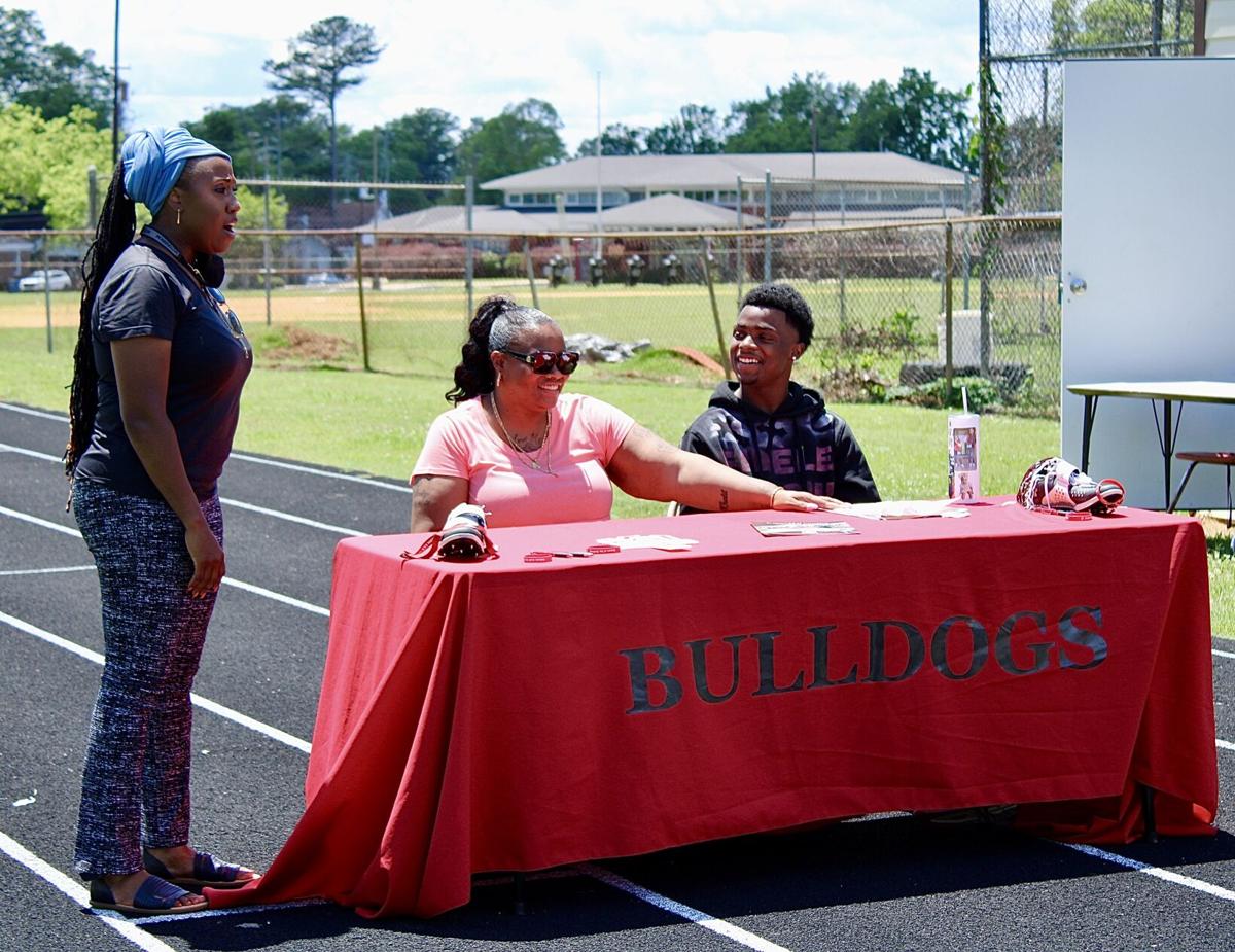 Recruiting: Anniston track standout Malachi Taylor signs with Alabama A ...