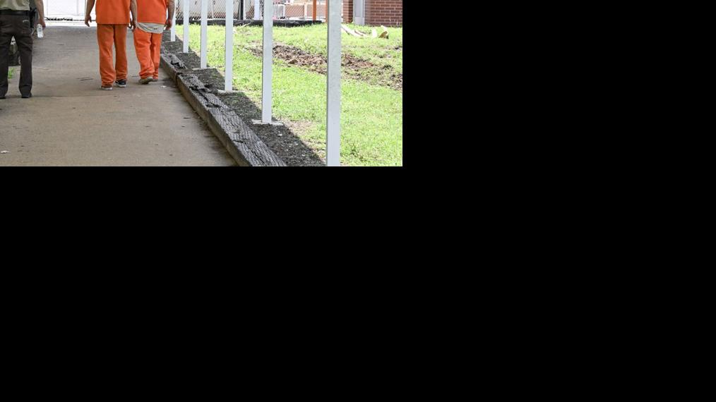 Calhoun County inmates clean local schools for summer | Anniston ...