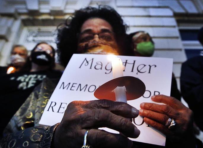 Democrats mourn, worry at Anniston vigil for Ginsburg | Election 2022 ...