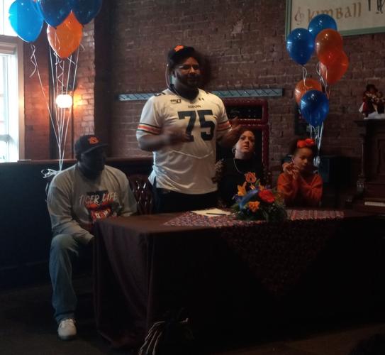 'Always my home:' Ex-Oxford standout Joiner returns to sign with Auburn ...