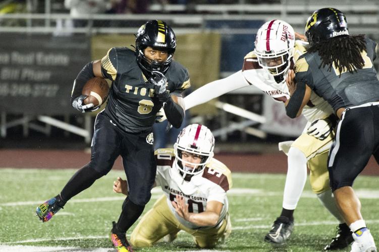 PHOTOS: Comer makes a statement with 49-0 playoff win | The Daily Home ...