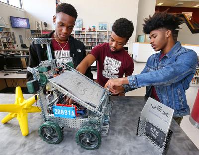 Anniston High students take quickly to robotics | Education ...