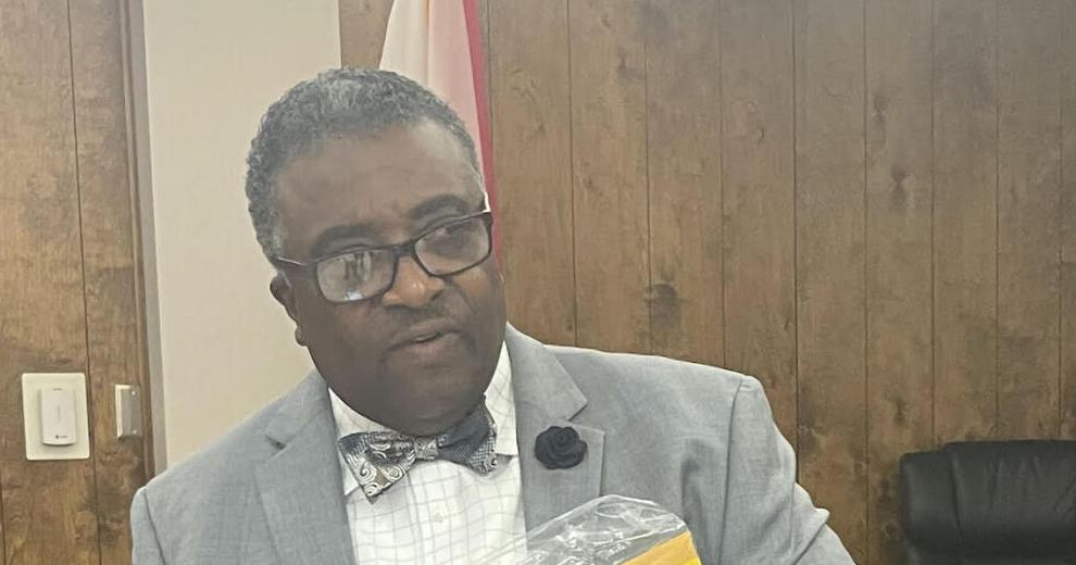 Swanson warms to reception crowd | News | annistonstar.com