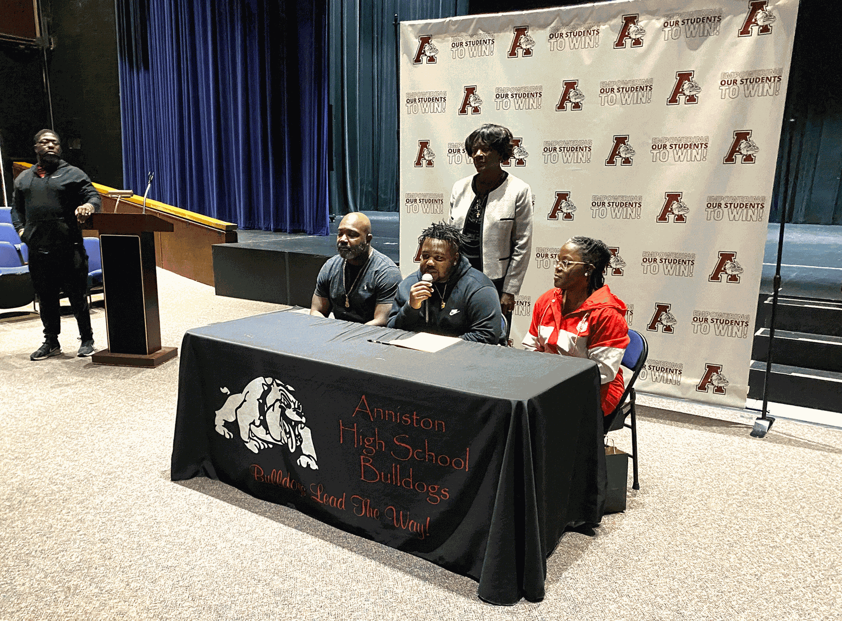 Anniston's Lewis commits to Auburn; Three other Bulldogs make college ...
