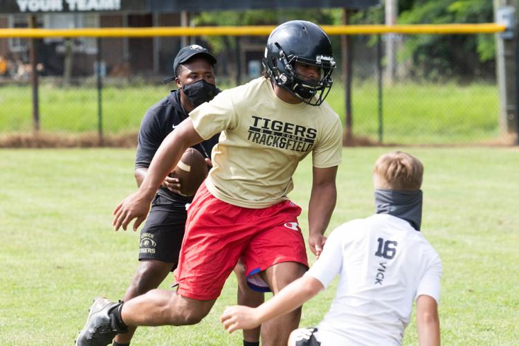 (PHOTOS) BB Comer High School Football Practice | The Daily Home ...