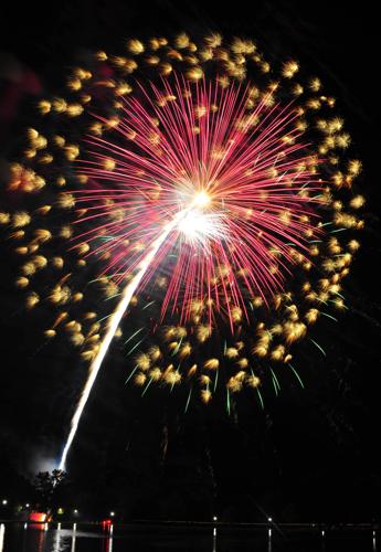 Oxford Fireworks Display Sunday Night At Oxford Lake | Slideshows ...