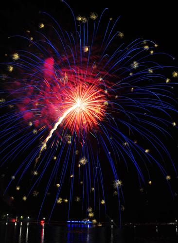 Oxford Fireworks Display Sunday Night At Oxford Lake | Slideshows ...