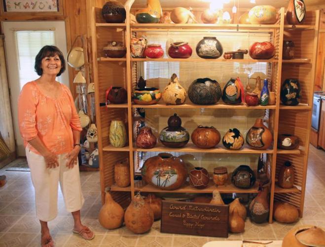 Artist carves her niche in gourds | Features | annistonstar.com