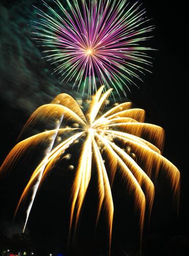 Oxford Fireworks Display Sunday Night At Oxford Lake | Slideshows ...