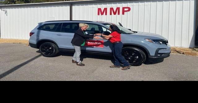 Honda Alabama Auto Plant Associates deliver a new Pilot to Eden Career ...