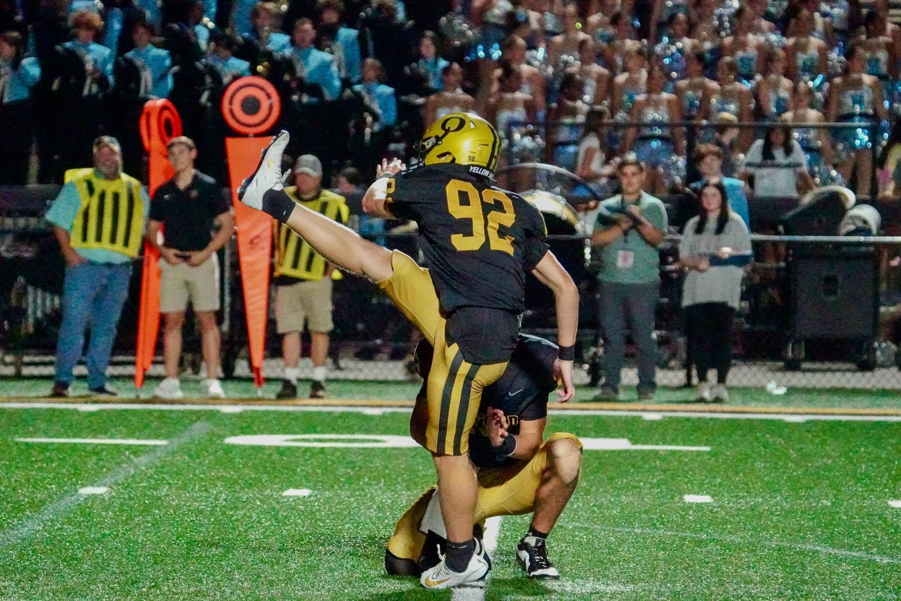 Photo gallery: Oxford vs. Helena football | Slideshows | annistonstar.com