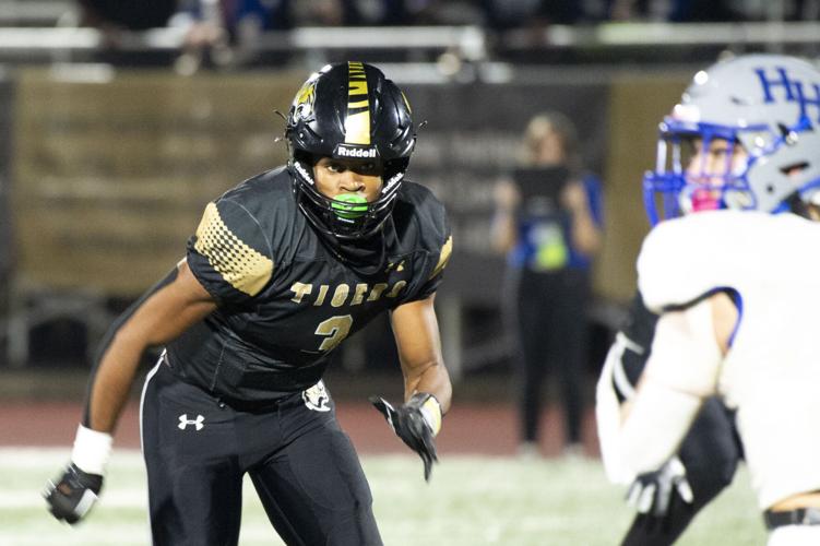 PHOTOS: Comer grinds it out to defeat Highland Home | The Daily Home ...