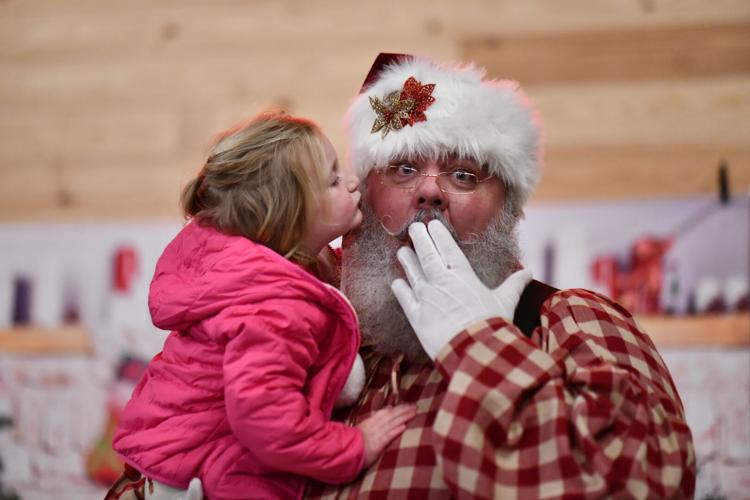 Jacksonville’s tree lighting draws a crowd | Jacksonville ...