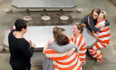 Calhoun County Jail ministries brings holiday cheer to inmates ...