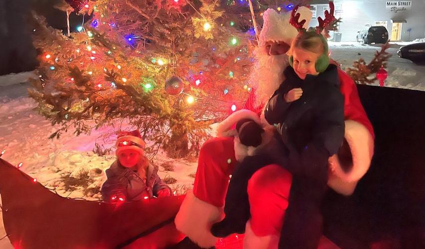 Scenes from Cameron's third annual lighted parade | Media | apg-wi.com