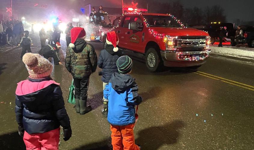 Scenes from Cameron's third annual lighted parade | Media | apg-wi.com