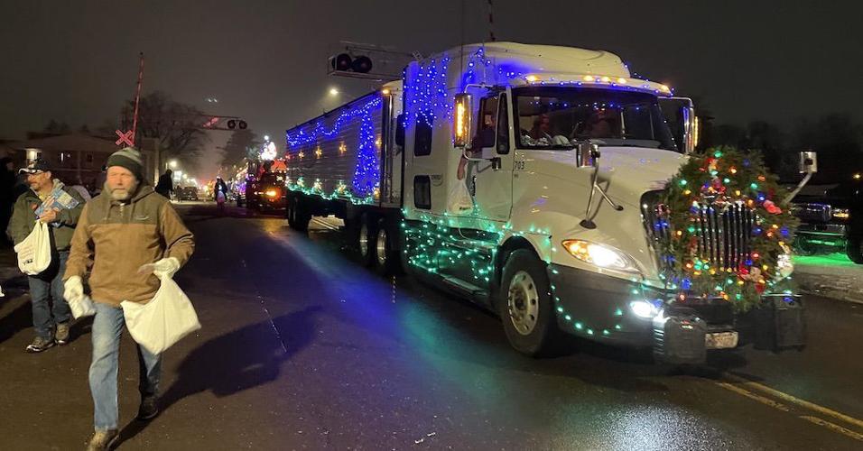 Scenes from Cameron's third annual lighted parade | Media | apg-wi.com