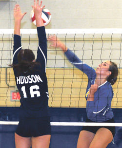 Volleyball squad drops tight match | Sports | apg-wi.com