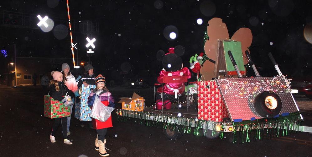 Scenes from Cameron's third annual lighted parade | Media | apg-wi.com