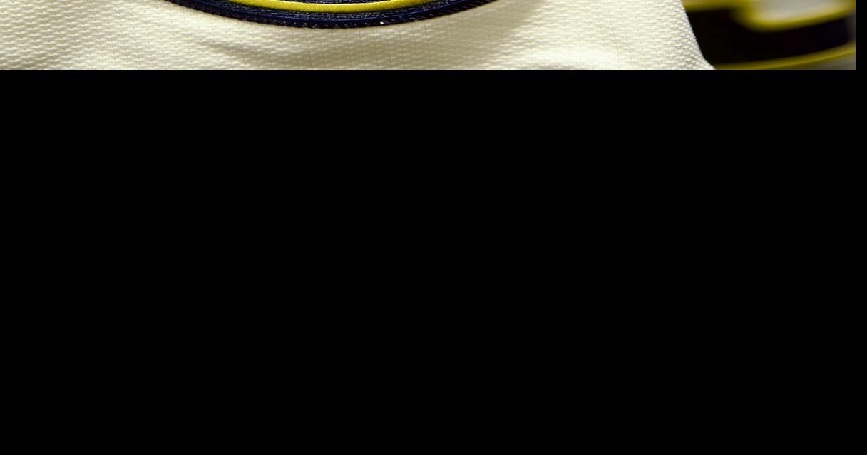 Brewers unveil patch they will wear on their uniforms to honor Bob ...
