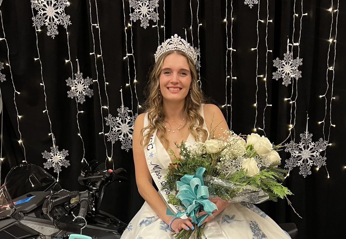 Crotteau crowned 55th Miss Snowflake | News | apg-wi.com