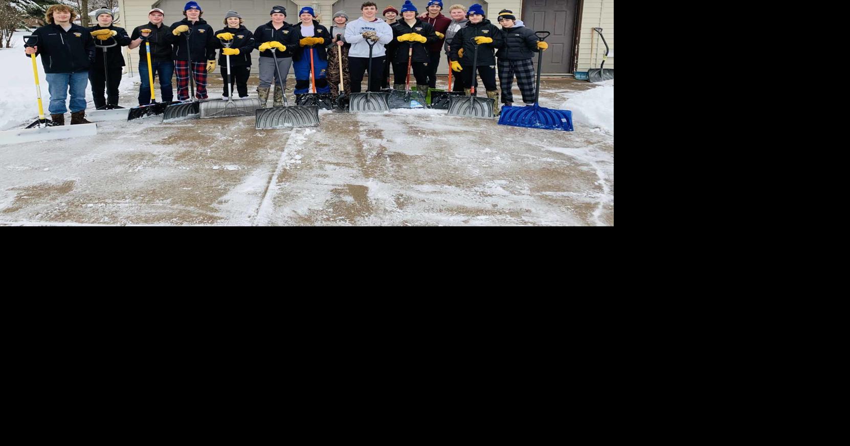 Warrior hockey team helps shovel community out after snowfall | Sports ...