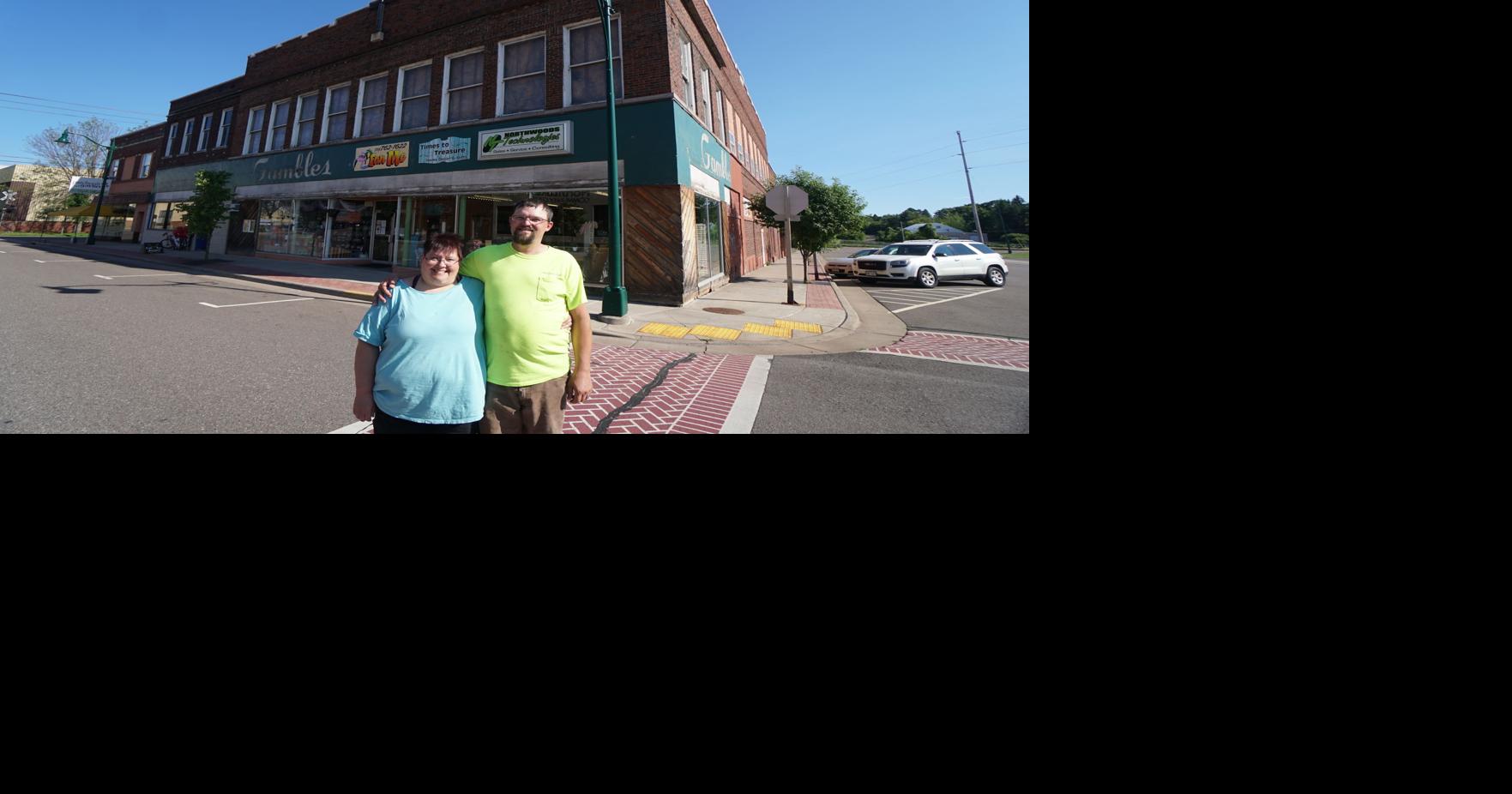 Couple makes mall their dream | Price County Review | apg-wi.com