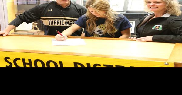 Lily Duffy signs letter of intent | High School | apg-wi.com