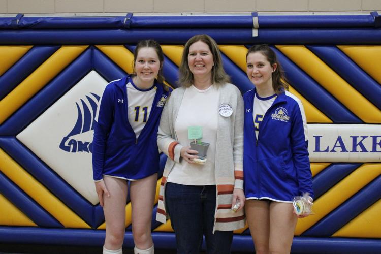 Laker volleyball team honors parents | Local | apg-wi.com