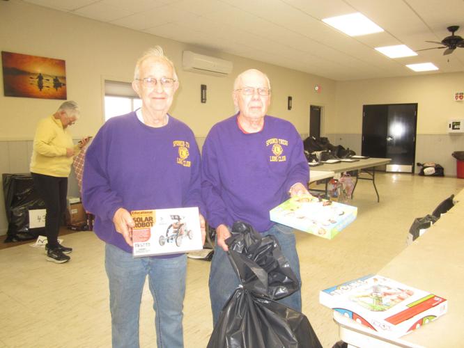 Community Christmas Fund helps 115 families, 234 children for holidays ...