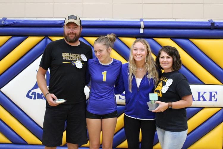 Laker volleyball team honors parents | Local | apg-wi.com