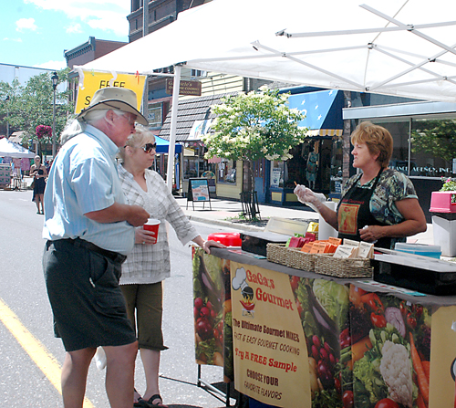 Maxwell Street Sales kicks off Bay Days | Local | apg-wi.com