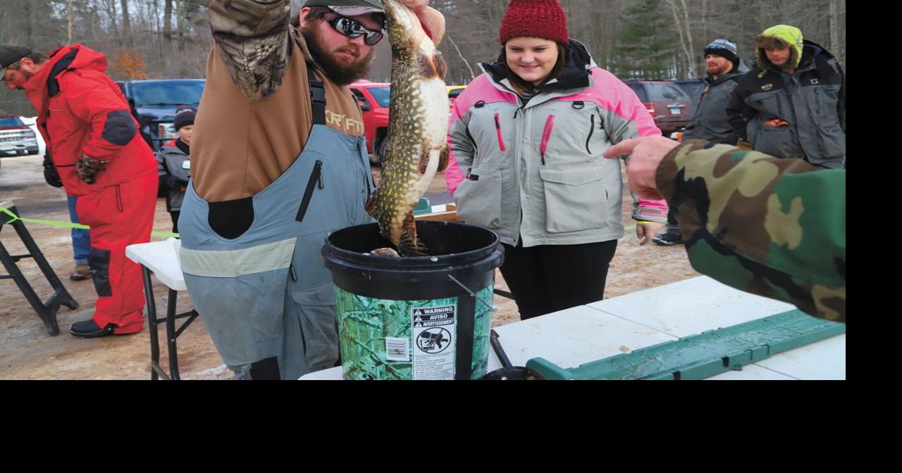 WFNW ice fishing event draws 400 | Subscriber | apg-wi.com