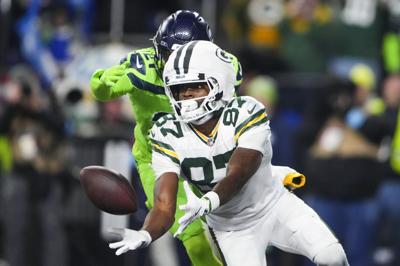 Jordan Love throws for 2 TDs and Packers beat Seahawks 30-13 as Seattle QB Geno Smith injures ...