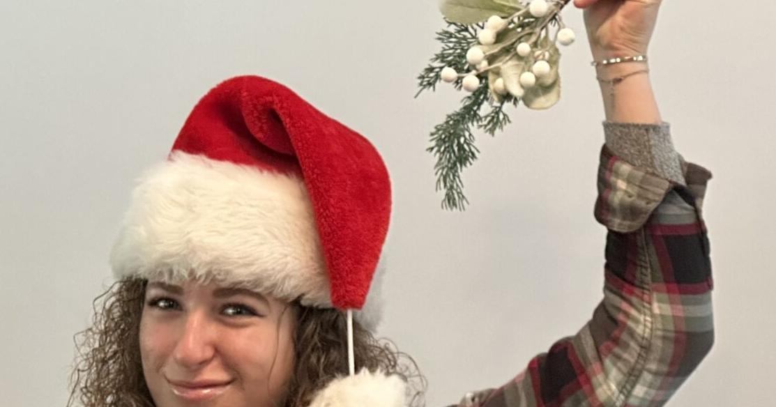 Morgan Rabuck to perform ‘The Twelve Dates of Christmas’—one-woman show ...