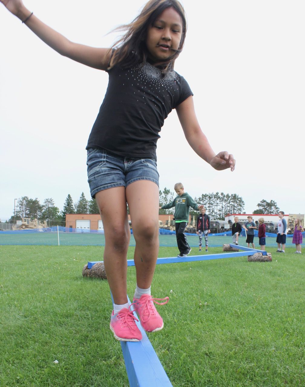 Kids gladly throw themselves into obstacle course | Local | apg-wi.com