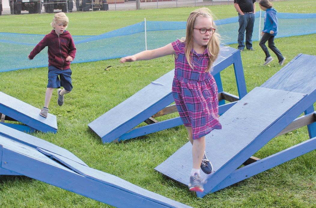 Kids gladly throw themselves into obstacle course | Local | apg-wi.com