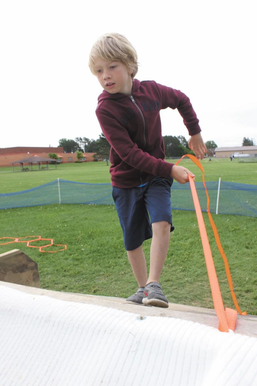 Kids gladly throw themselves into obstacle course | Local | apg-wi.com