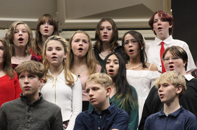 Shell Lake students celebrate the season | Local | apg-wi.com