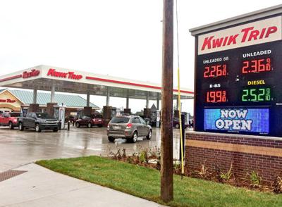 Kwik Trip opens to big crowds | Subscriber | apg-wi.com