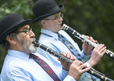Duets for clarinets, a teacher-student collaboration | Entertainment ...