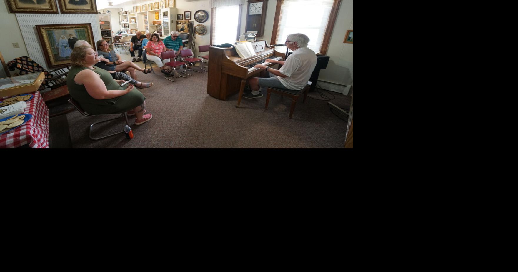 ‘Old-fashioned sing-a-long’ | Local | apg-wi.com