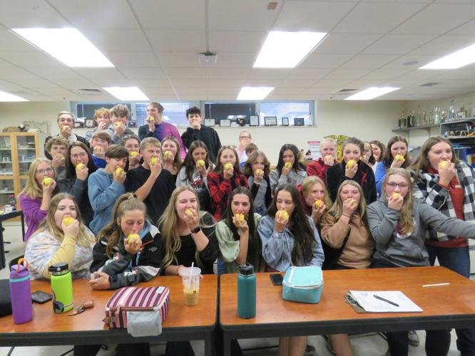 Shell Lake third graders take a bite during Great Apple Crunch | Local ...