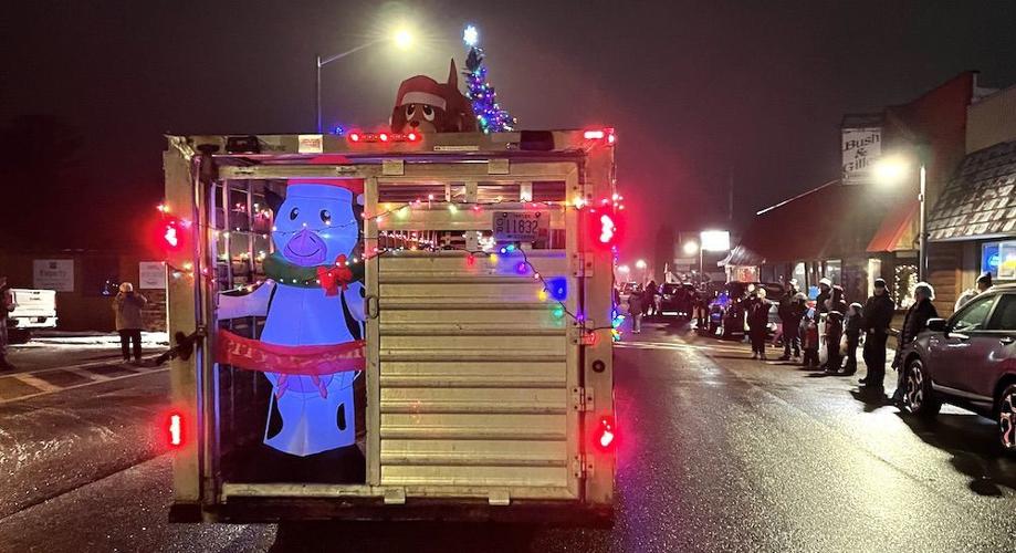 Scenes from Cameron's third annual lighted parade | Media | apg-wi.com