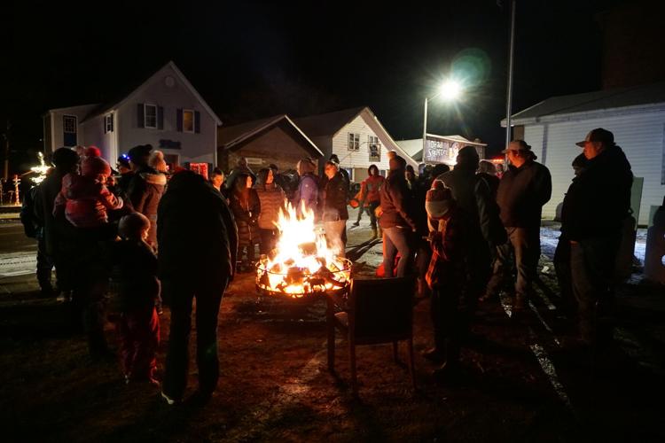 Glidden hosts ‘Hometown Holiday’ | Commerce | apg-wi.com