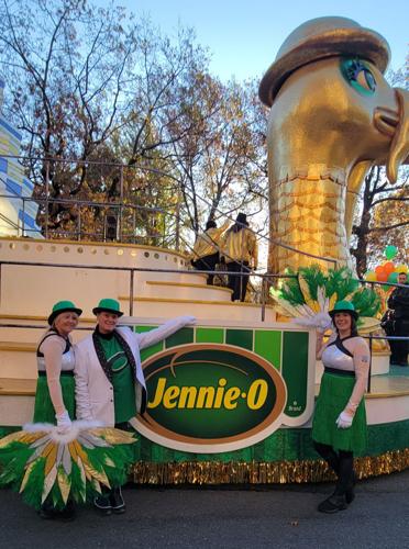 Barron Jennie-O trio participate in Macy's parade | News | apg-wi.com